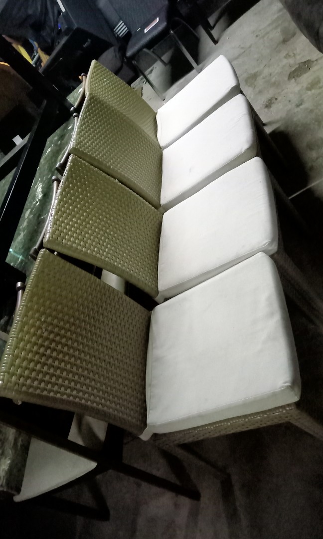 4 kerusi makan(kerusi sahaja rm70/satu condition 8/10 masih kukuh lg ...