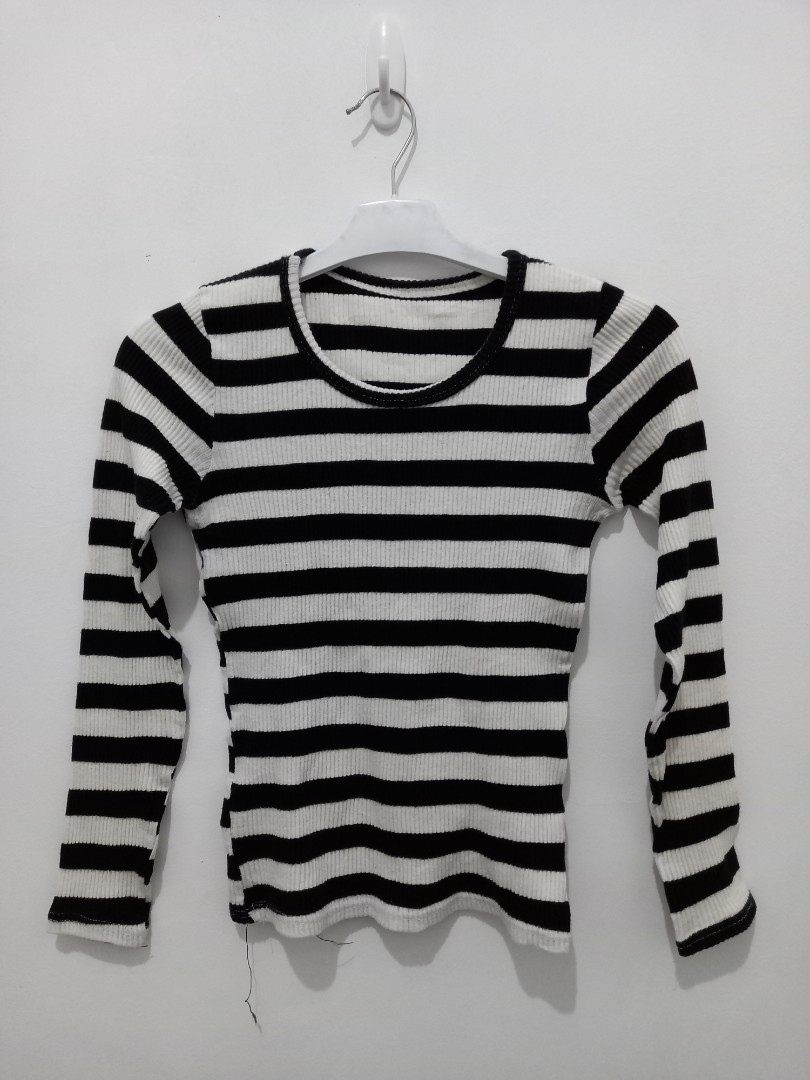 Blaster top, Fesyen Wanita, Pakaian Wanita, Atasan di Carousell