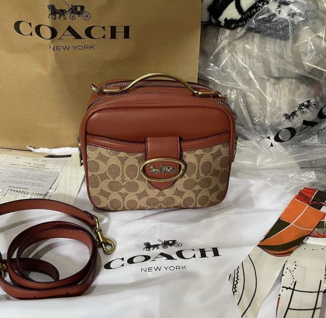 Coach riley lunchbox, Women's Fashion, Bags & Wallets, Cross-body Bags ...