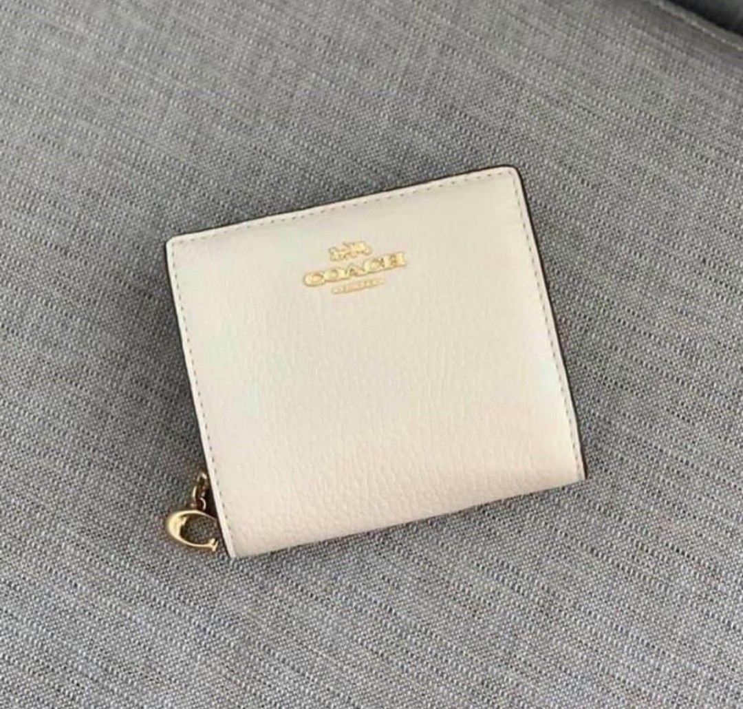 Coach Snap Card Case in White, Women's Fashion, Bags & Wallets, Wallets ...
