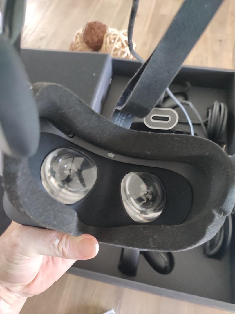 Oculus rift V2 with controller, Video Gaming, Gaming Accessories ...
