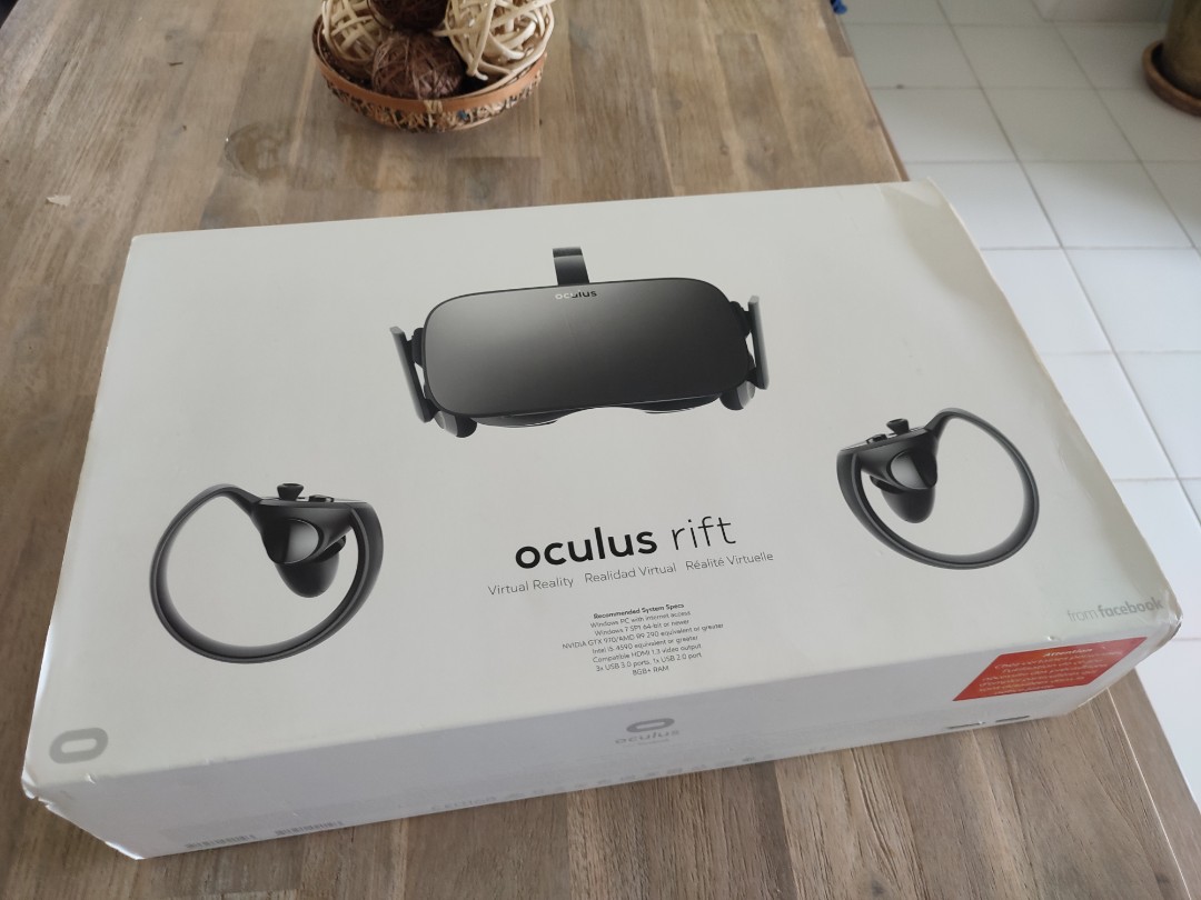 Oculus rift V2 with controller, Video Gaming, Gaming Accessories ...