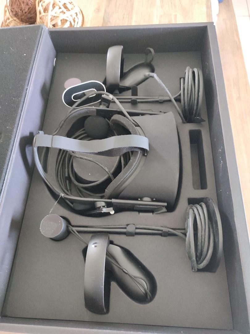 Oculus rift V2 with controller, Video Gaming, Gaming Accessories ...