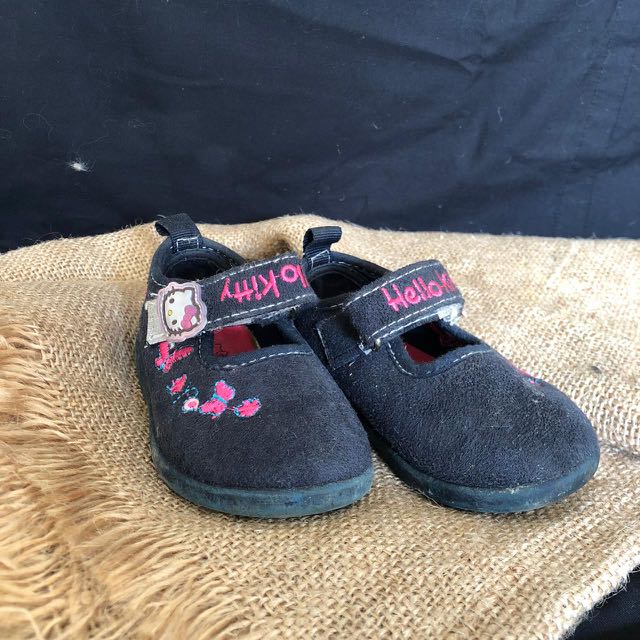 Sepatu anak 1 tahun merk Hello Kitty Sanrio, Bayi & Anak, Baju Anak ... Sepatu anak 1 tahun merk Hello Kitty Sanrio, Bayi & Anak, Baju Anak ...