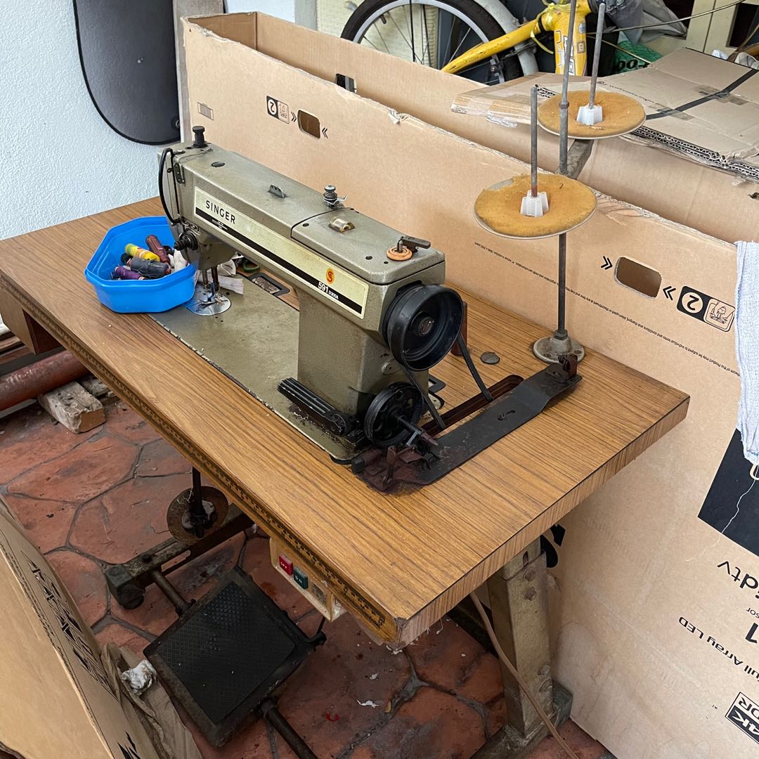 Singer 591 D300A Sewing Machine, Furniture & Home Living, Home Decor ...