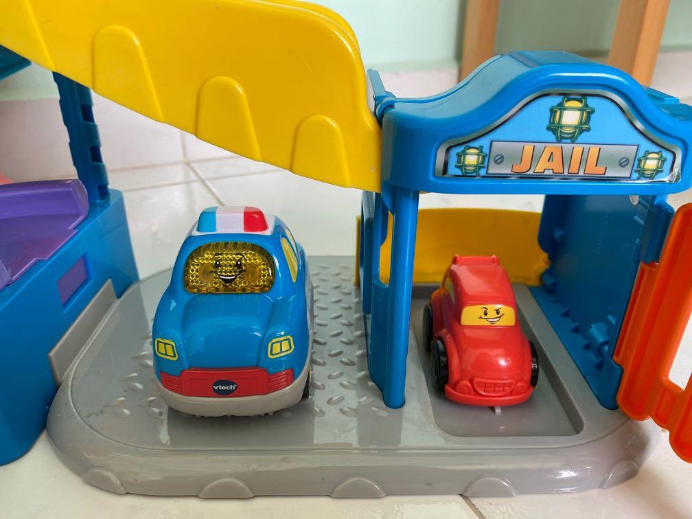 Vtech - Launch & Chase Police Tower - Race track, Hobbies & Toys, Toys ...