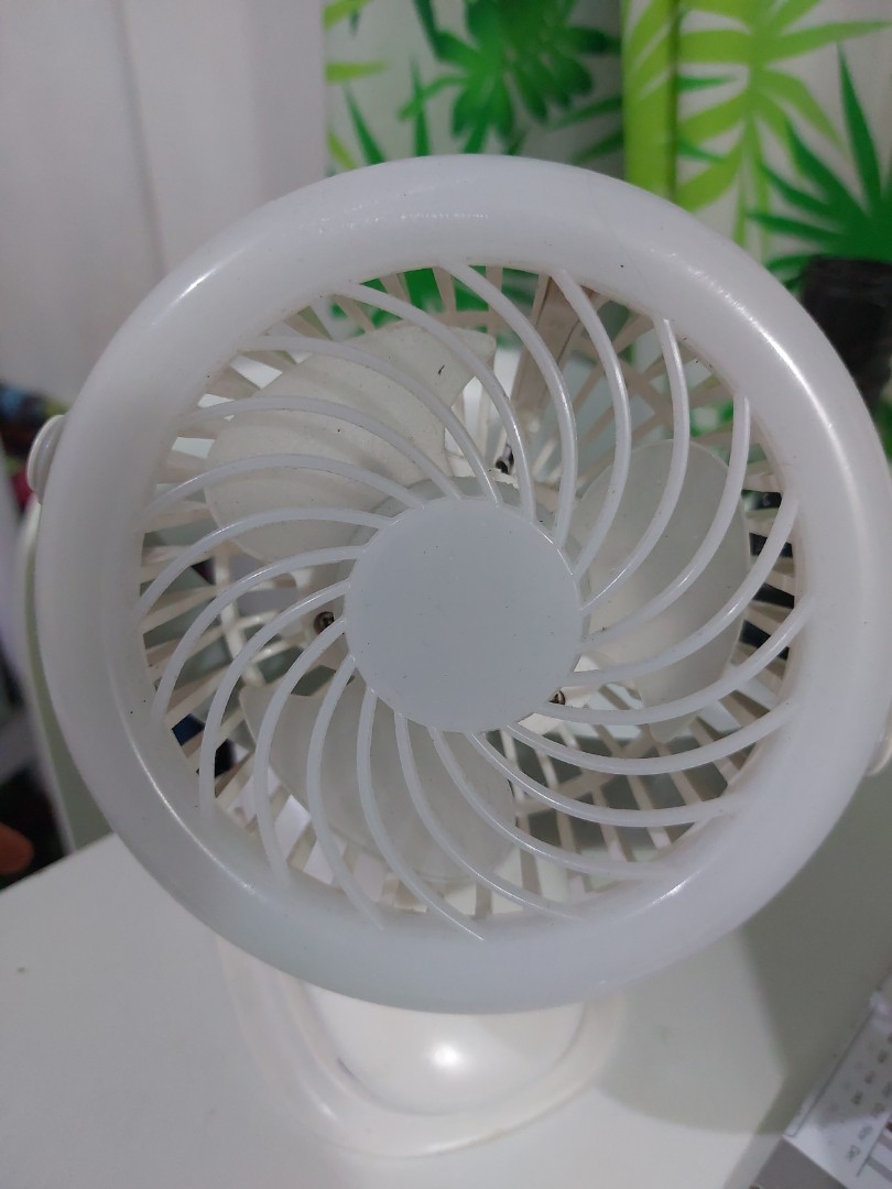Akari clip fan, Furniture & Home Living, Lighting & Fans, Fans on Carousell