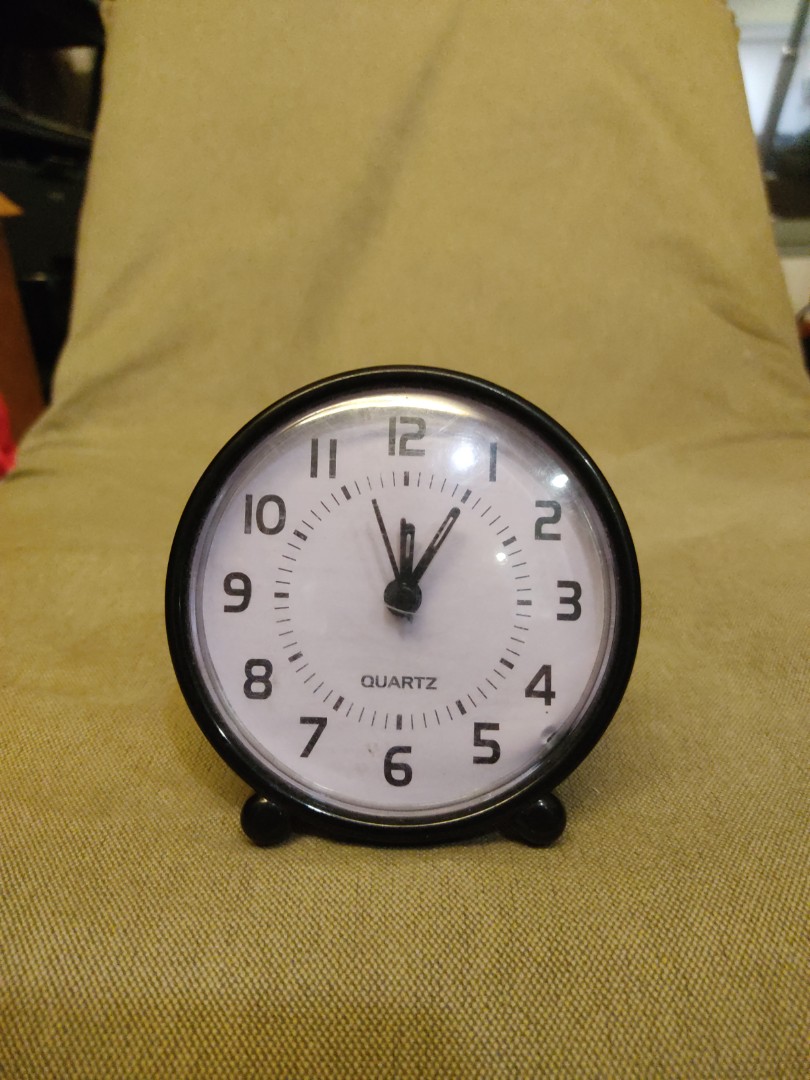 Daiso Quartz Alarm Clock, Furniture & Home Living, Home Decor, Clocks ...