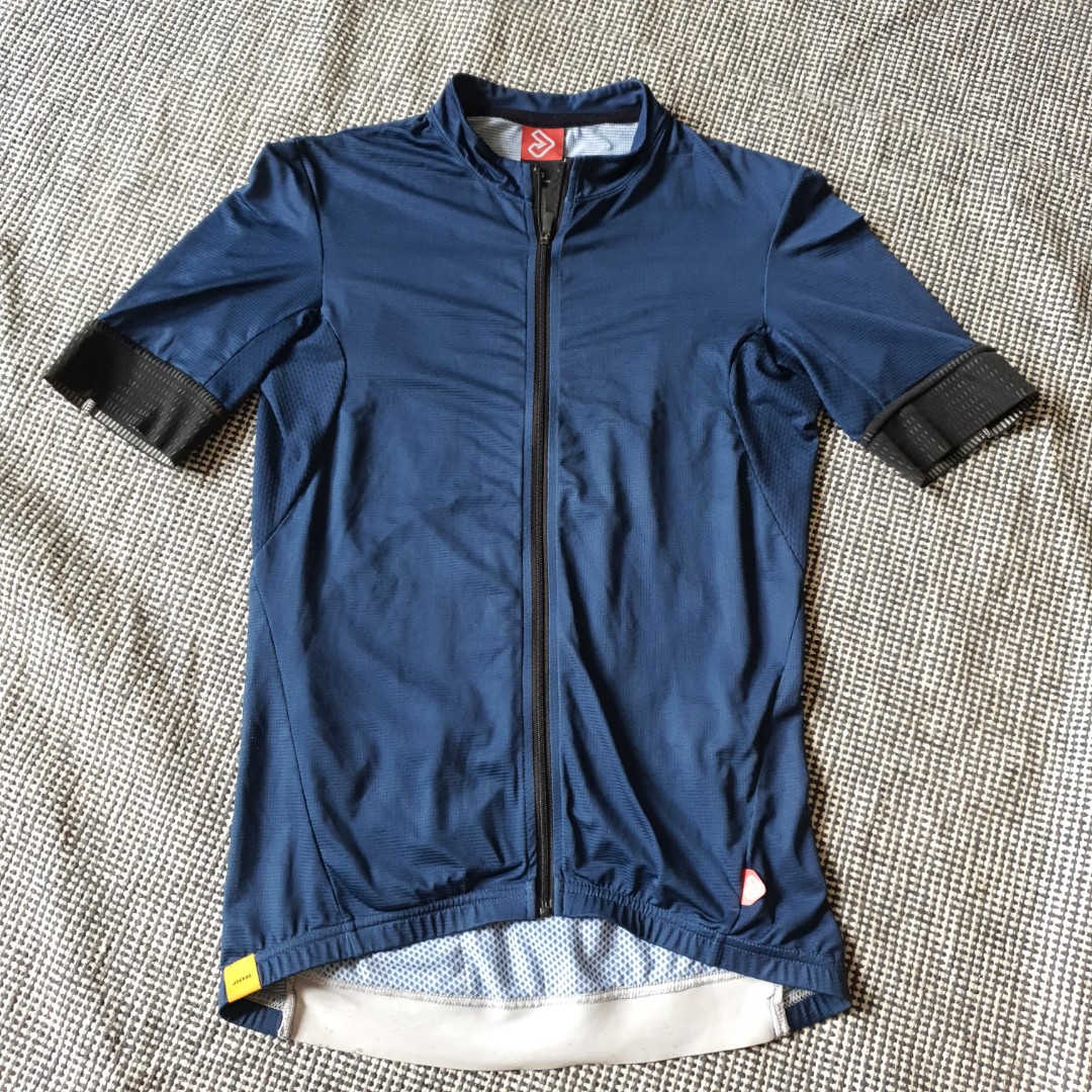 jakroo usa cycling jersey S, Men's Fashion, Activewear on Carousell