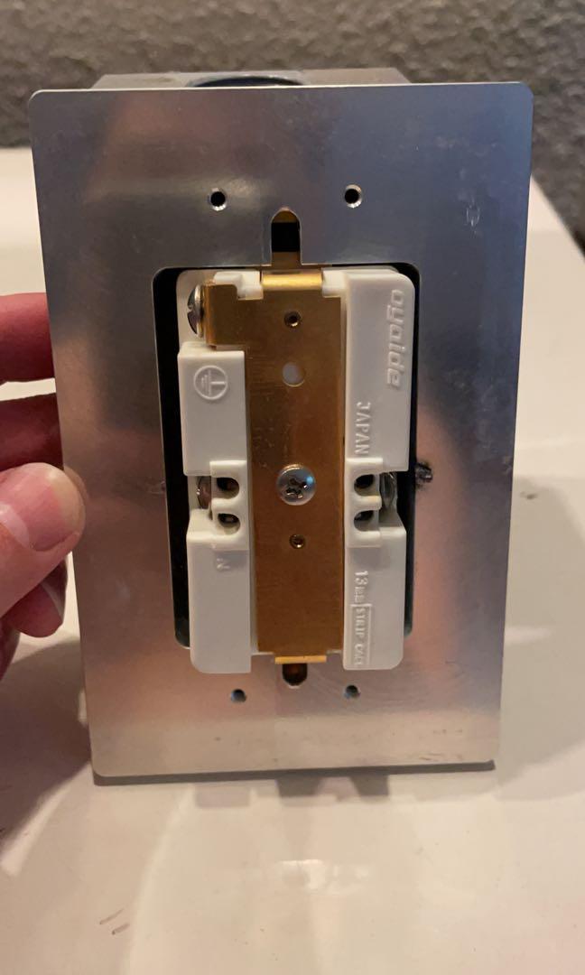 Oyaide R1 receptacle with WPC-Z high performance aluminum mounting ...