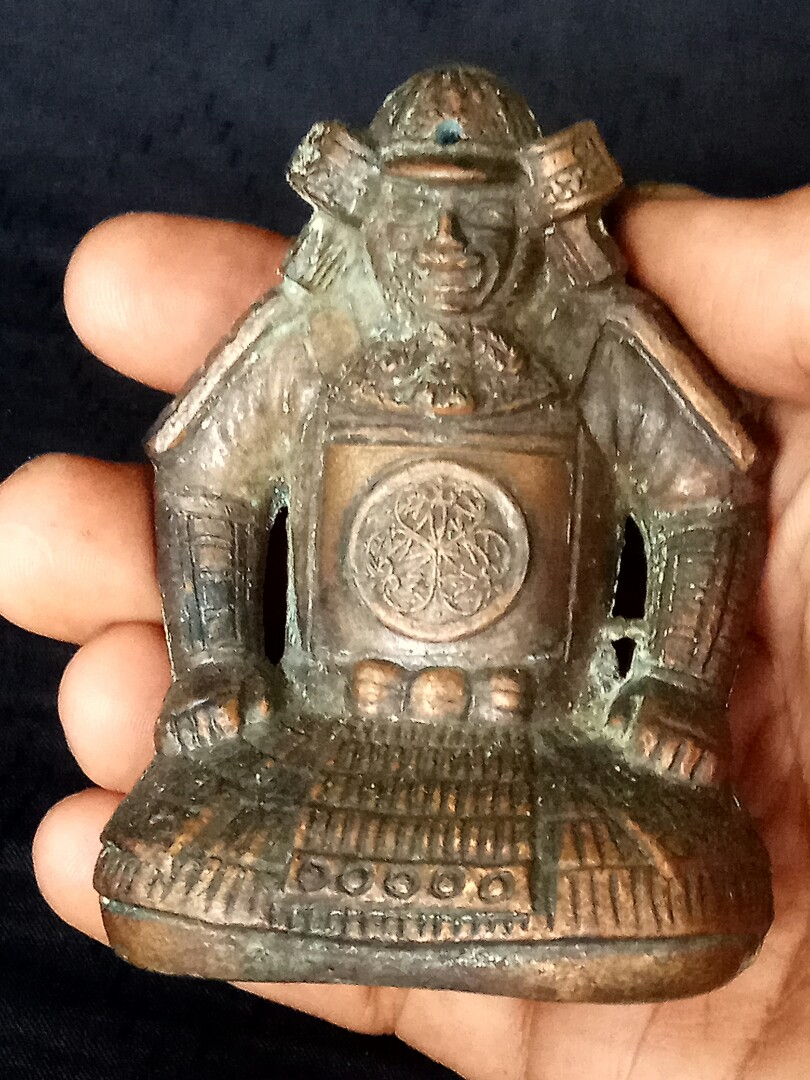 Pembuka botol shogun, bahan logam, Antik, Furnitur di Carousell