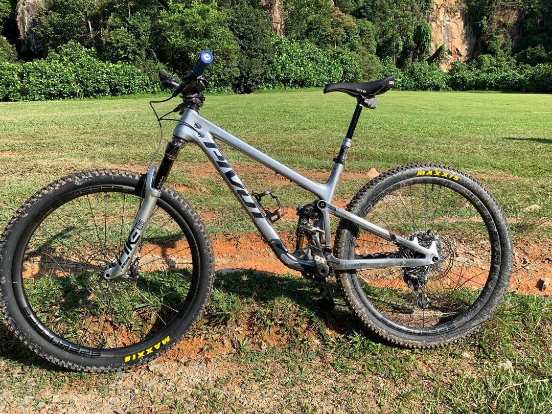 RARE SILVER 2021 May Pivot trail 429 Large frame, Sports Equipment ...