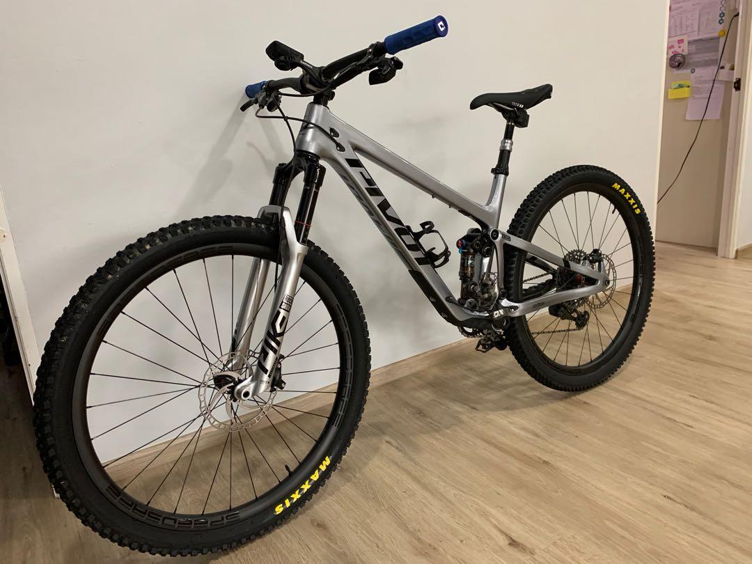 RARE SILVER 2021 May Pivot trail 429 Large frame, Sports Equipment ...