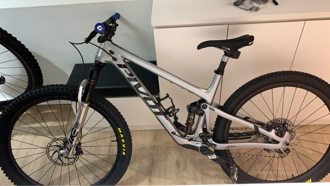 RARE SILVER 2021 May Pivot trail 429 Large frame, Sports Equipment ...