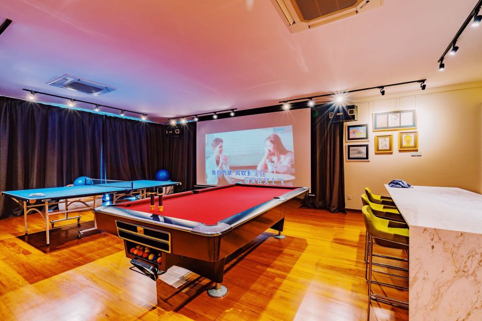 9 ft pool table self collect, Sports Equipment, Sports & Games ...