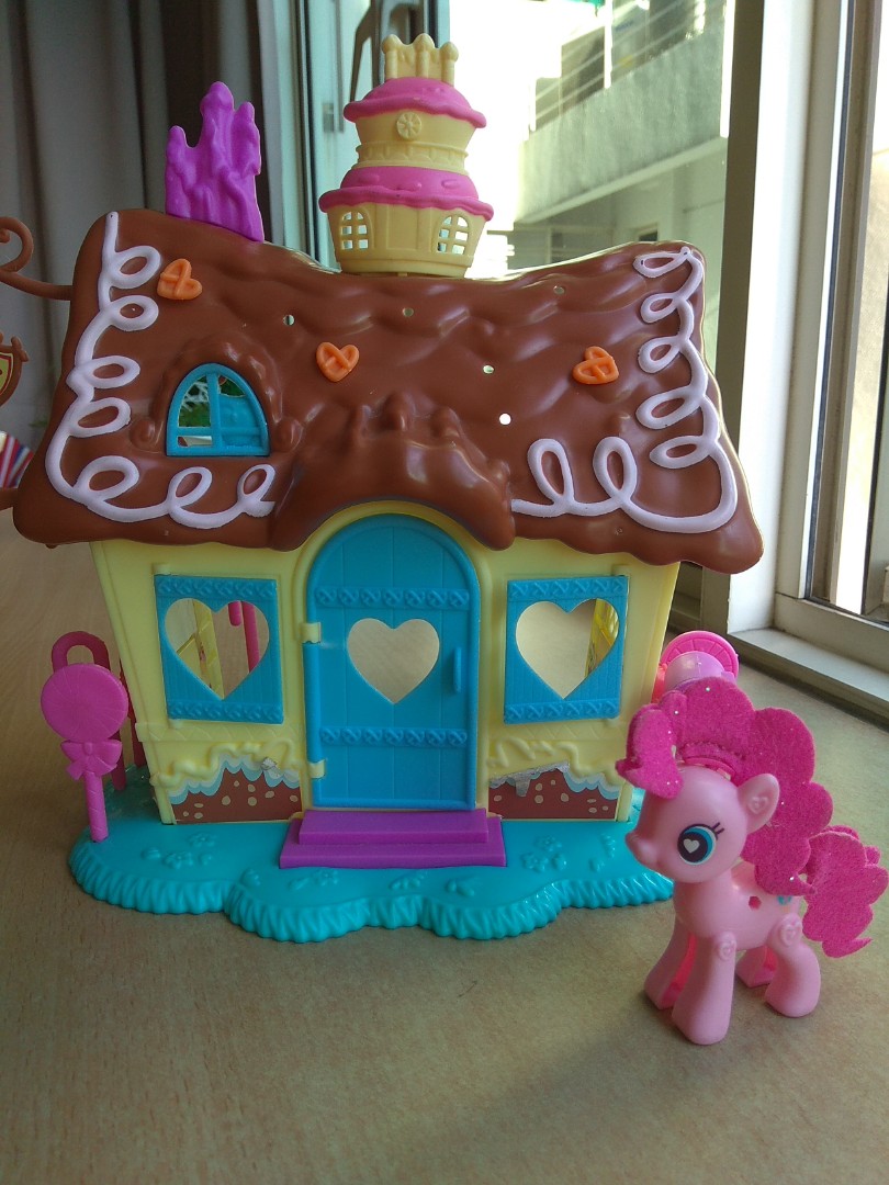 Little pony cottage, Hobbies & Toys, Toys & Games on Carousell