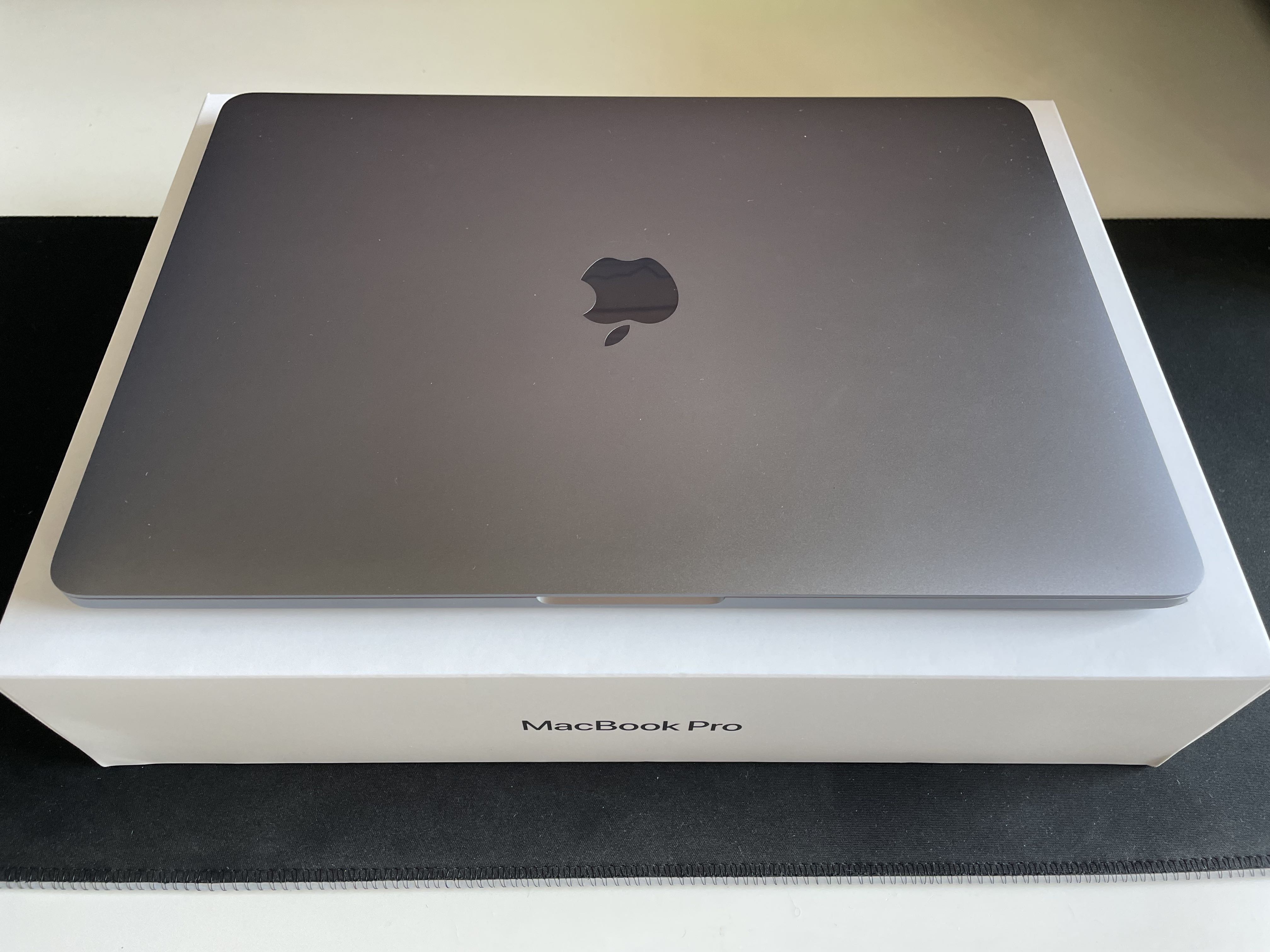 MacBook Pro (13 inch, M1) 256GB + warranty + email receipt , 電腦＆科技 ...