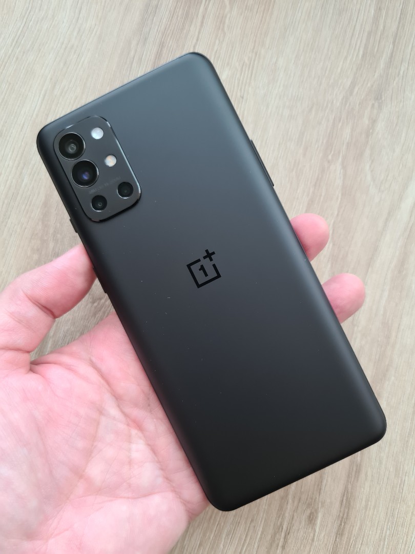 OnePlus 9R -- practically brand new! (Better than the Nord, S20 ...