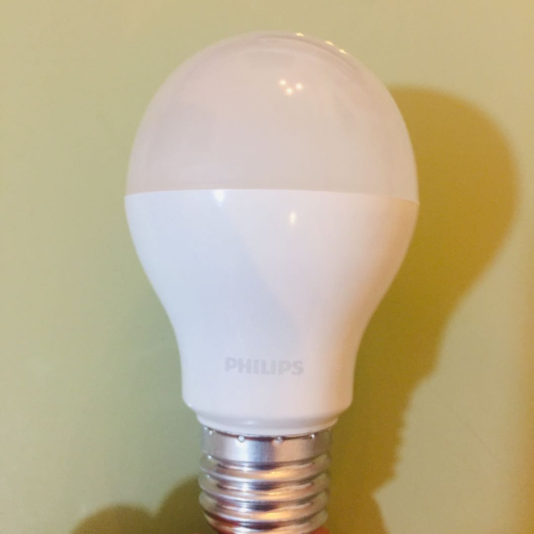 Philips 9 Watts LED Bulb, Furniture & Home Living, Lighting & Fans ...