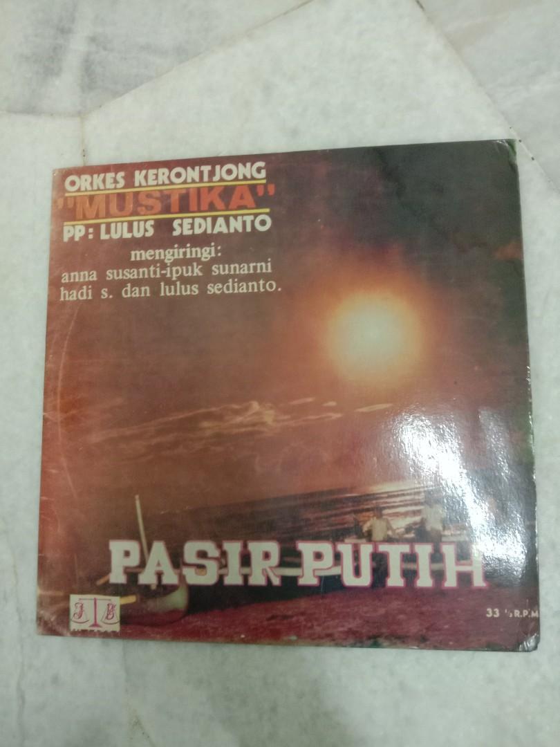 Piring hitam, Hobbies & Toys, Music & Media, CDs & DVDs on Carousell