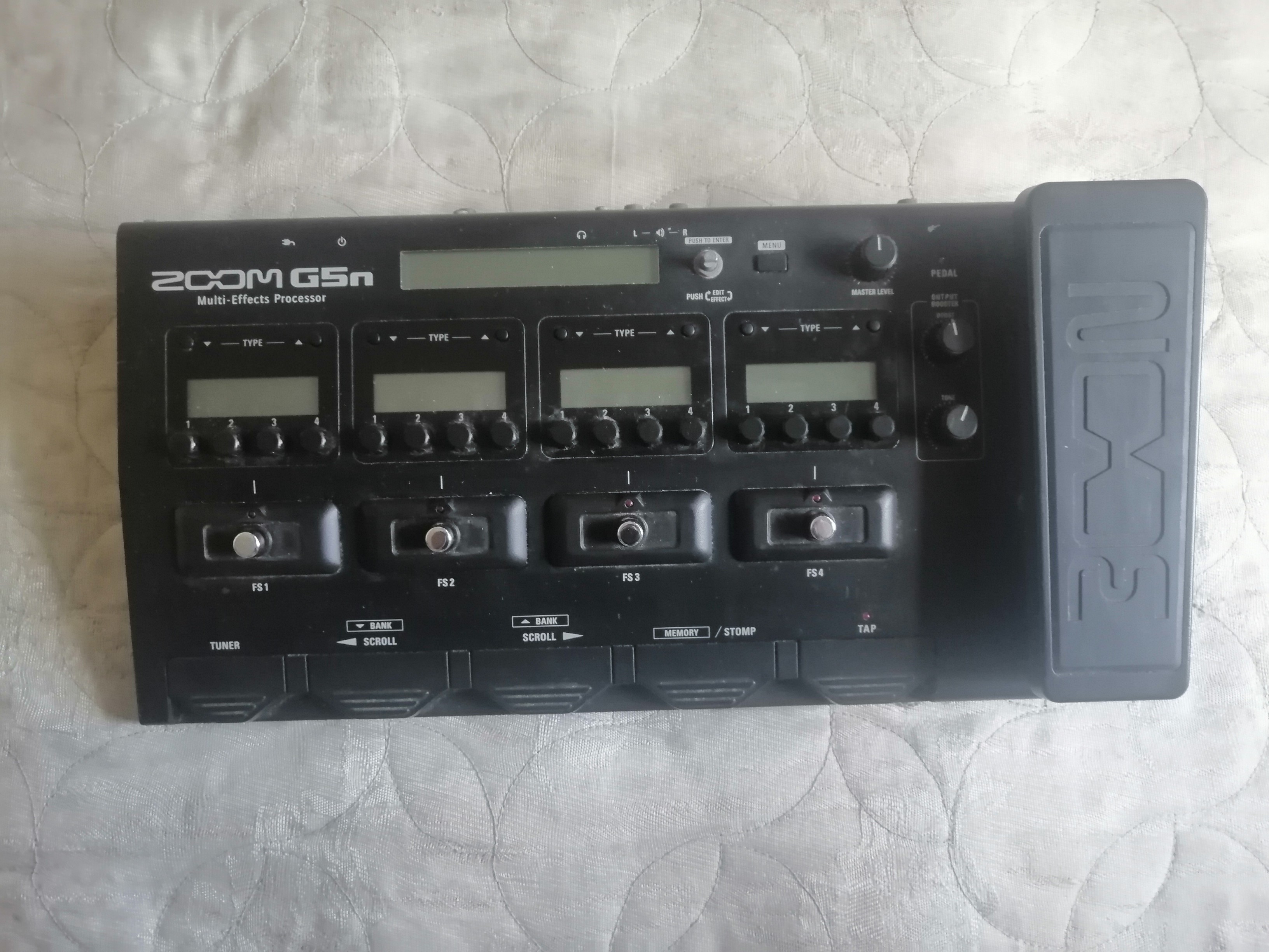 Zoom G5n, Hobbies & Toys, Music & Media, Music Accessories on Carousell