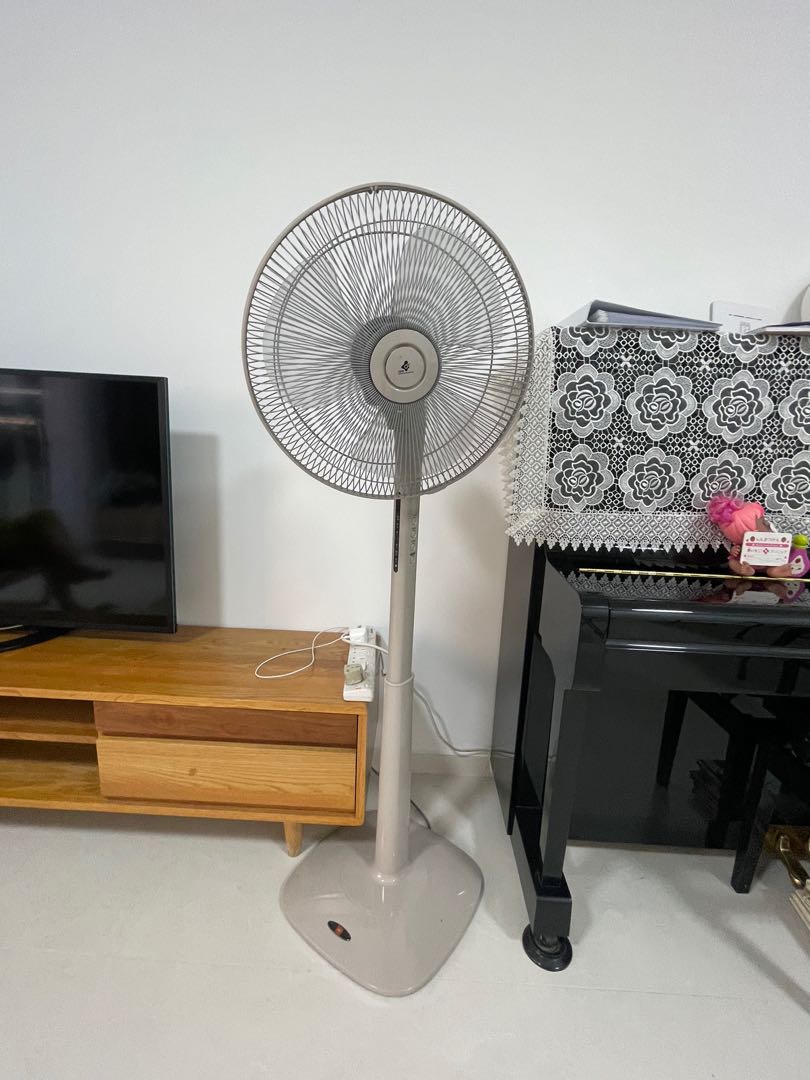 KDK m40ks 16in Standing Fan with remote control, TV & Home Appliances ...
