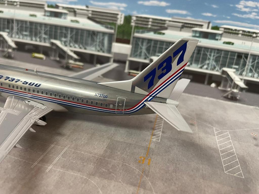 LH2231 1/200 波音原廠 Boeing B737-500 'House Colors' N73700 With Stand JC ...