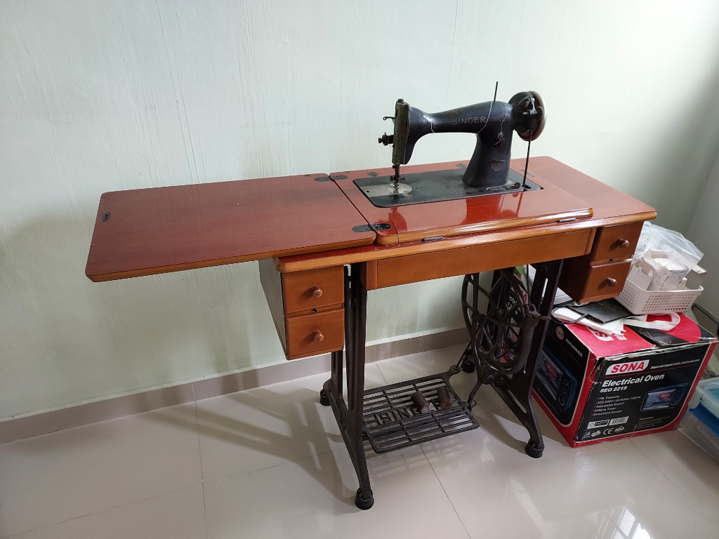 Vintage Iron Sewing Machine - Singer, Hobbies & Toys, Memorabilia ...