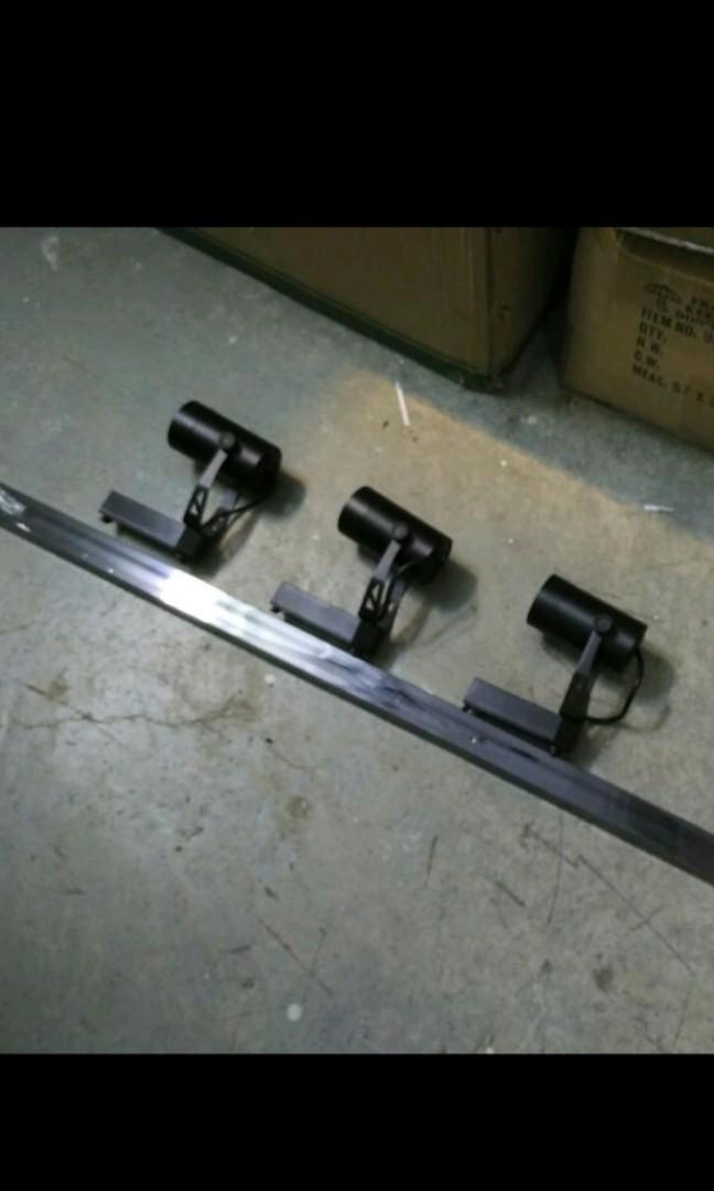 Brand New Led Track Warm Light Set For Hdb BTO Walkway, display Area ...