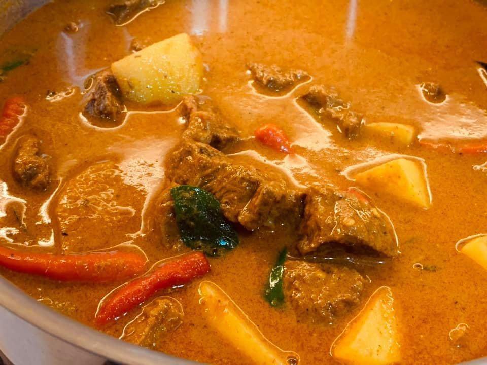 Chicken/Mutton/Beef Spicy Curry, Food & Drinks, Local Eats on Carousell