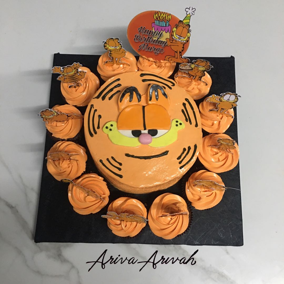 Garfield theme cake, Food & Drinks, Homemade Bakes on Carousell