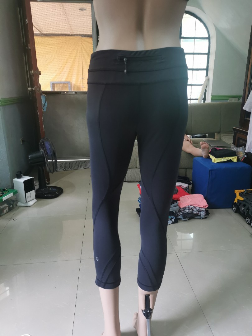 Lululemon compression capri, Women's Fashion, Activewear on Carousell