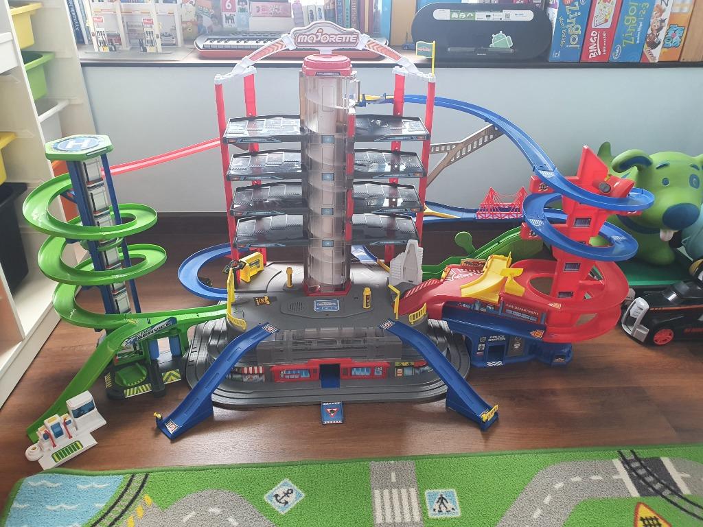 Majorette Super City Garage, Hobbies & Toys, Toys & Games on Carousell