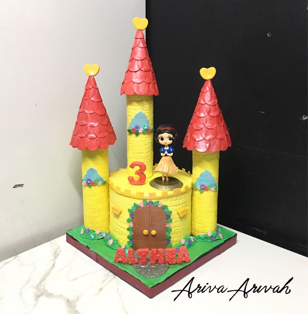 Snow White princess theme cake, Food & Drinks, Homemade Bakes on Carousell