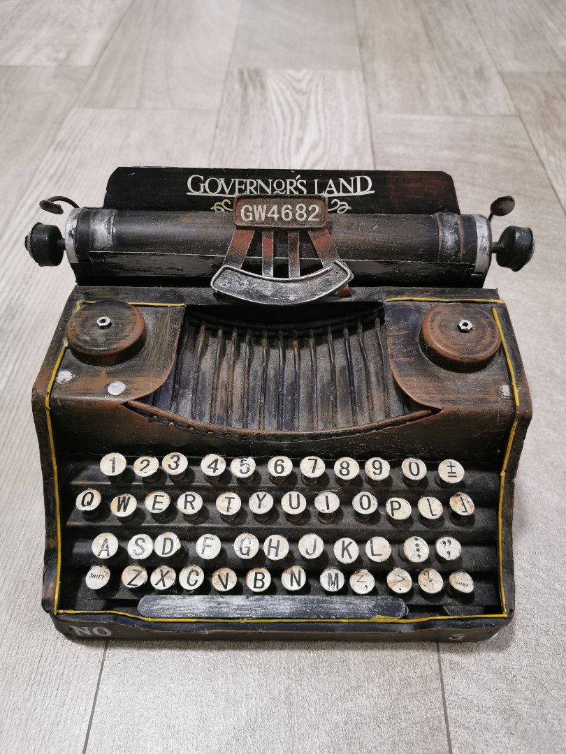 Vintage Typewriter Display, Hobbies & Toys, Memorabilia & Collectibles ...