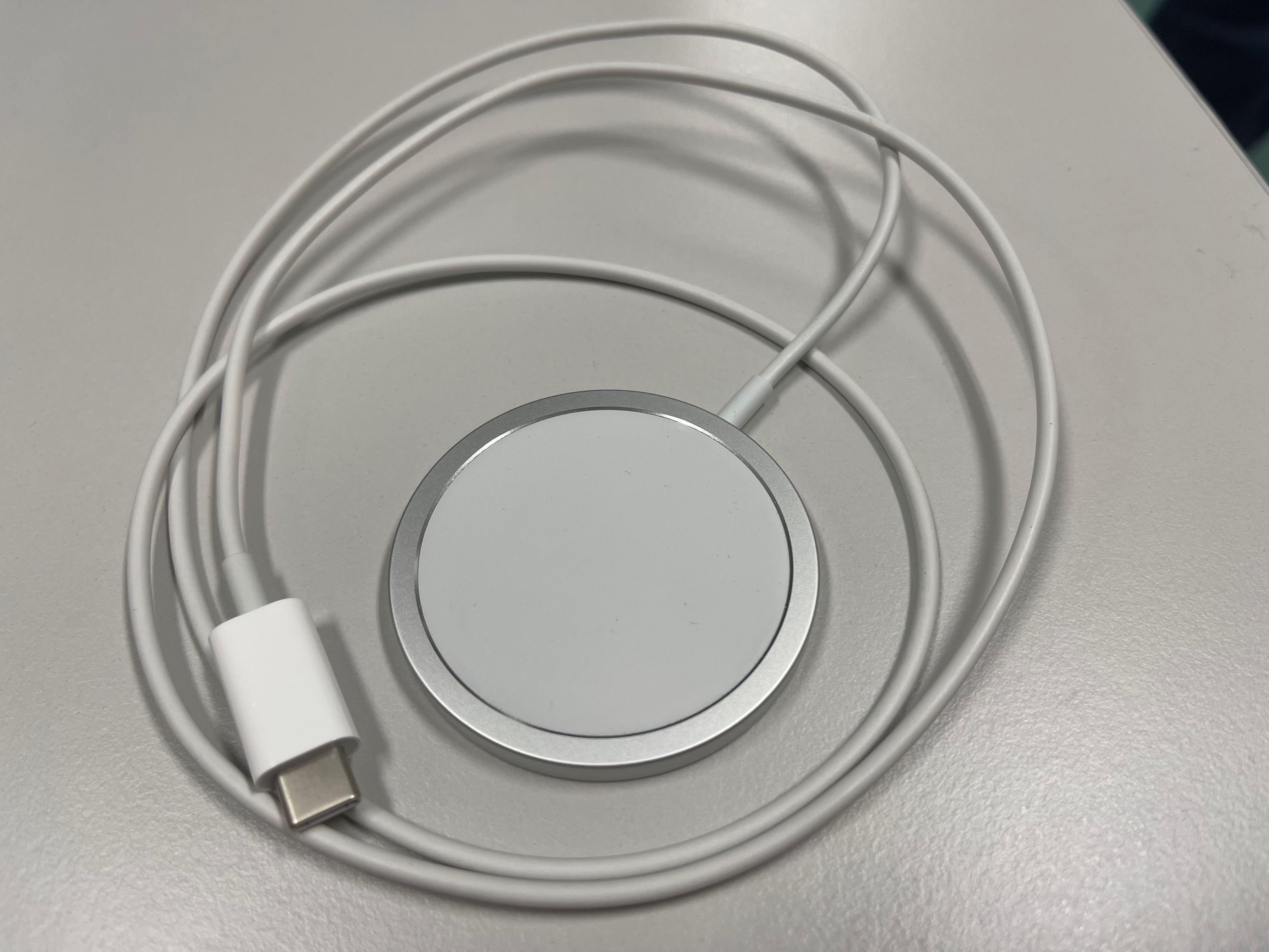 Apple MagSafe Charger, Computers & Tech, Parts & Accessories, Chargers ...