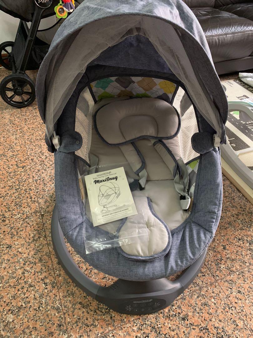 Baby automatic rocker, Babies & Kids, Infant Playtime on Carousell