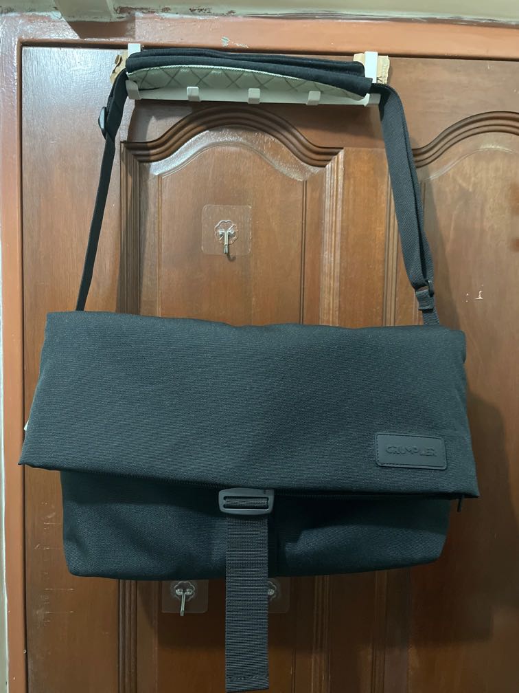 Crumpler Strength of Character Messenger Bag, Men's Fashion, Bags ...
