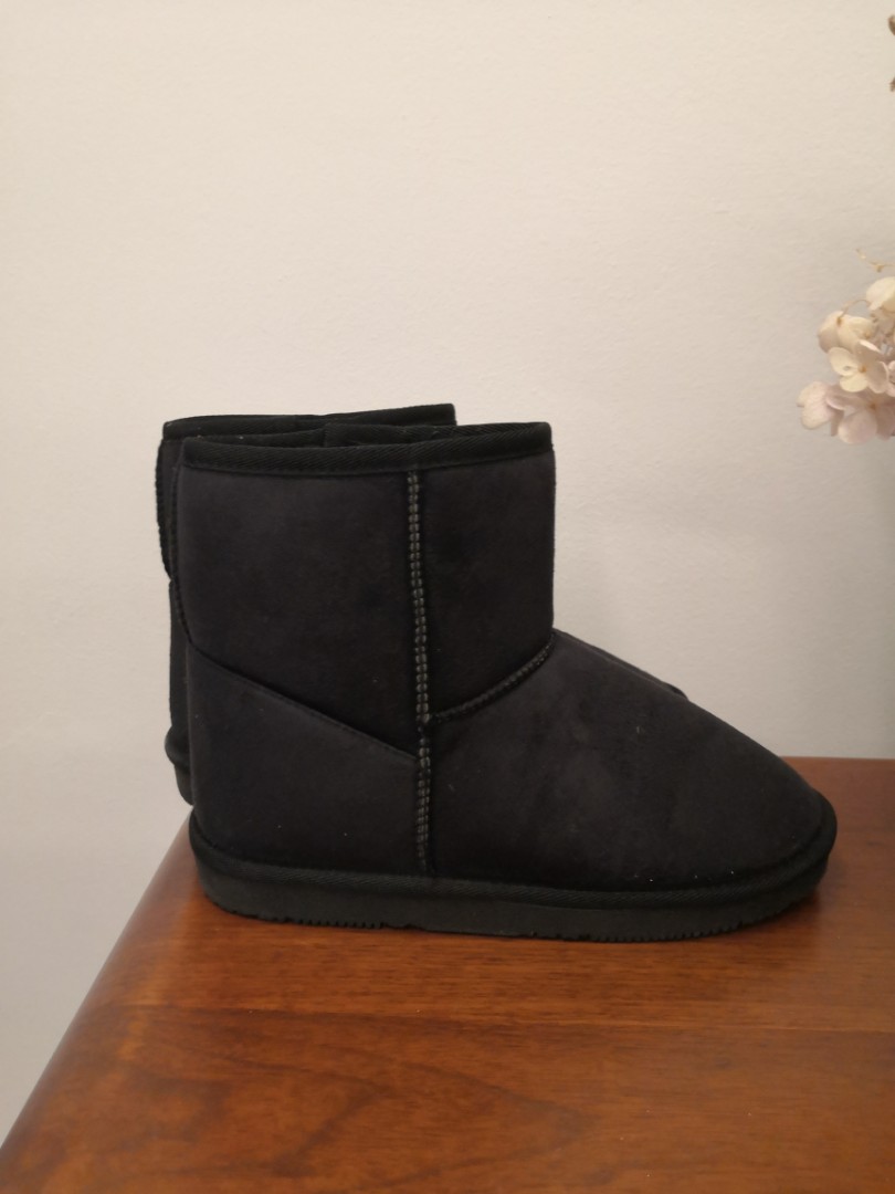 Boots from GU, Women's Fashion, Footwear, Boots on Carousell