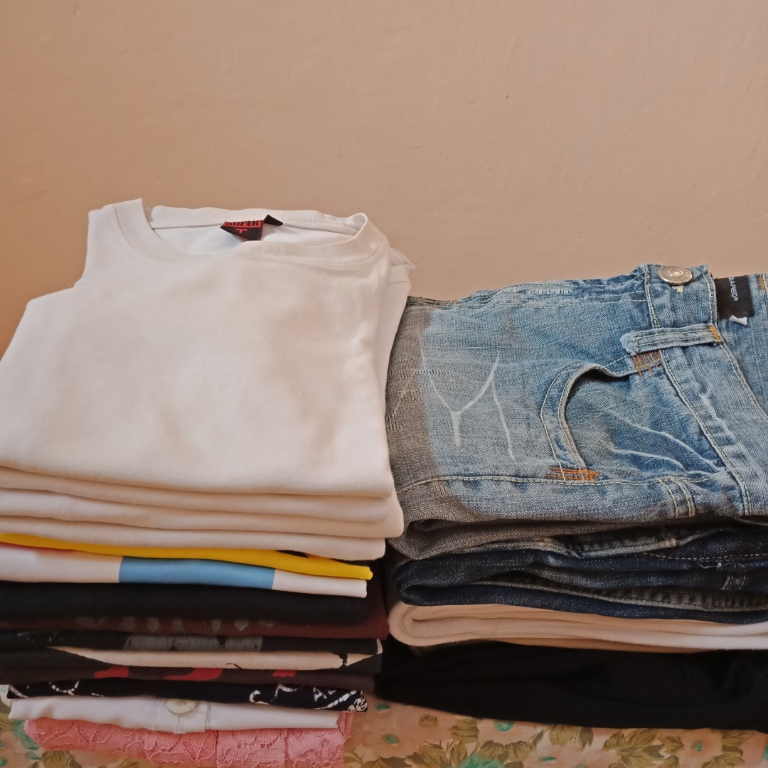 Kaos three second, Fesyen Pria, Pakaian , Atasan di Carousell