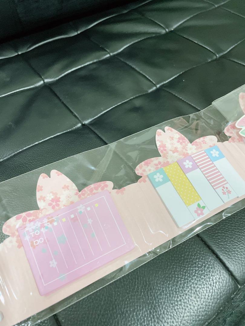 Sticky Notes Bunga sakura unik, Buku & Alat Tulis, Alat Tulis di Carousell