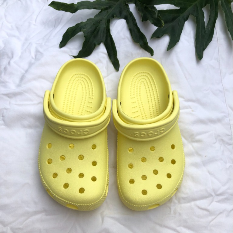 Crocs Classic Clog in Banana W6, Women's Fashion, Footwear, Slippers ...