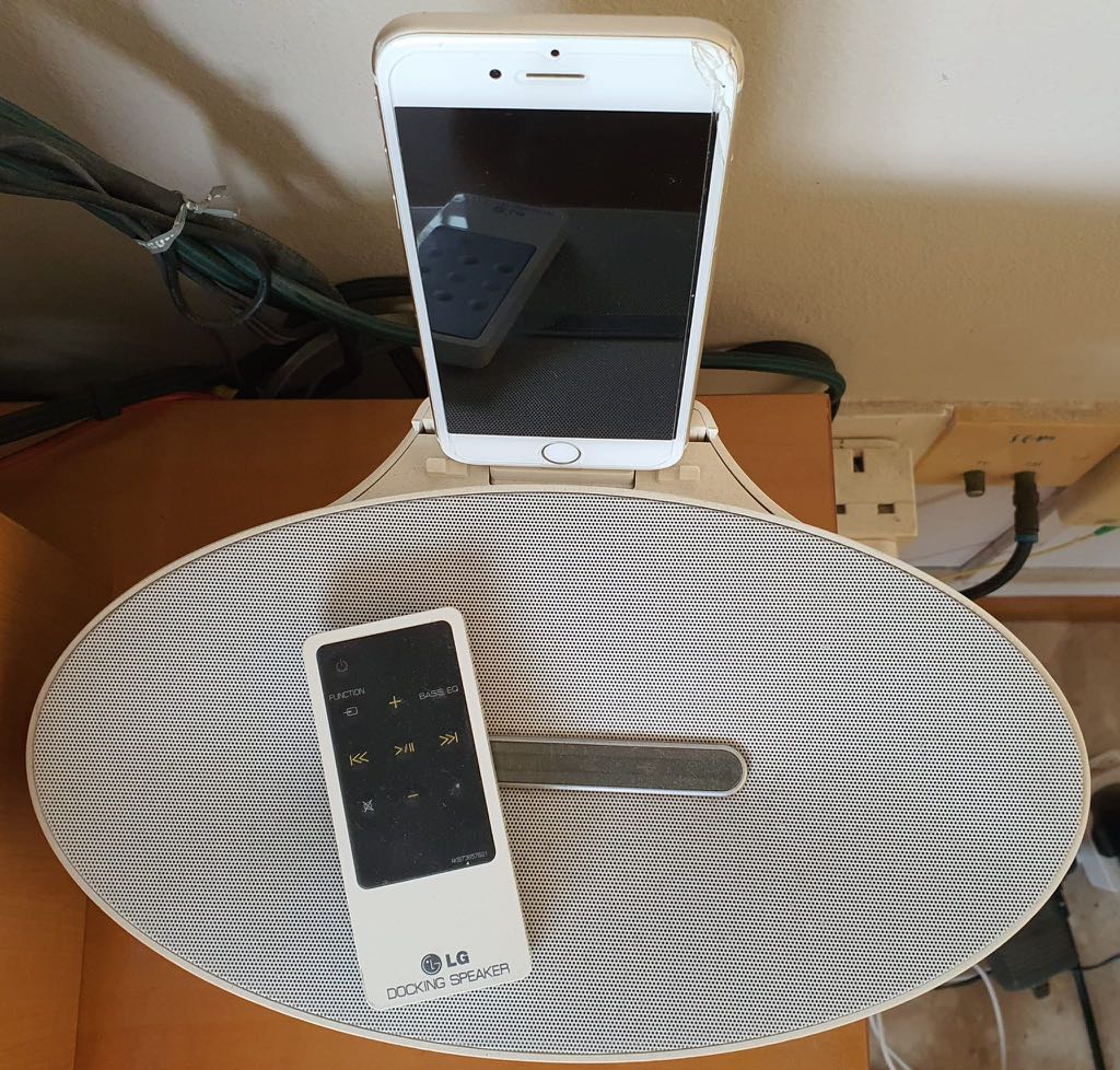 LG Docking Speaker., Audio, Soundbars, Speakers & Amplifiers on Carousell
