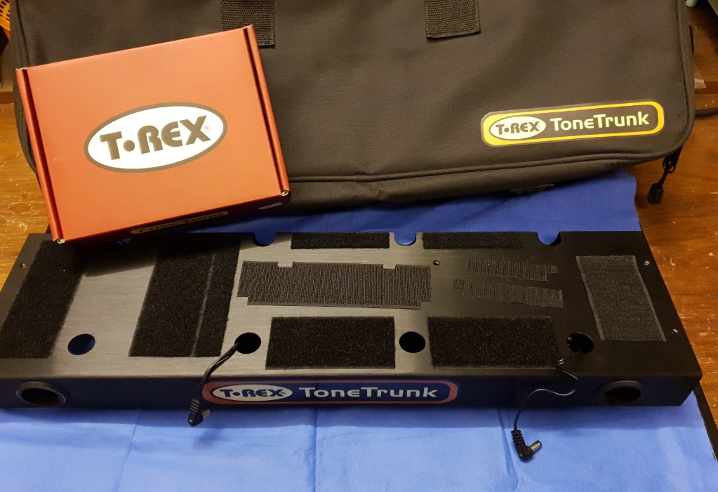 T-Rex Tone Trunk Minor pedalboard with T-Rex fuel tank junior power ...