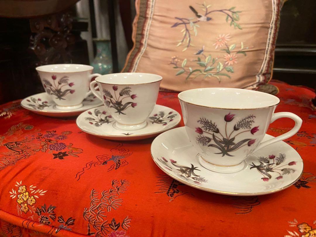 Vintage Bunga lalang cups and saucer, Hobbies & Toys, Memorabilia ...