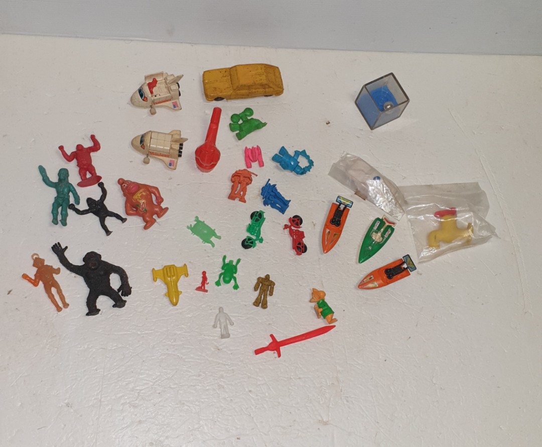 vintage old school plastic toy, Hobbies & Toys, Memorabilia ...