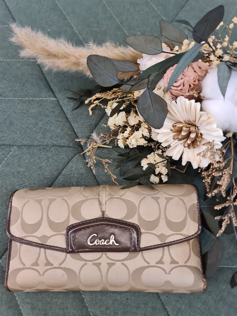Coach Classic Wallet, Women's Fashion, Bags & Wallets, Wallets & Card ...