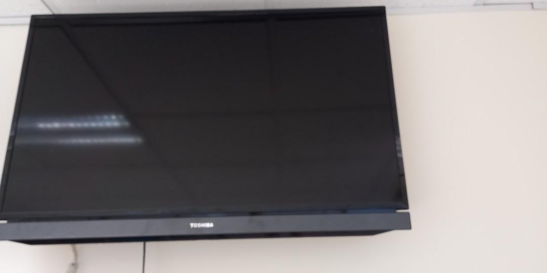 Toshiba 42 inch tv, TV & Home Appliances, TV & Entertainment, TV on ...