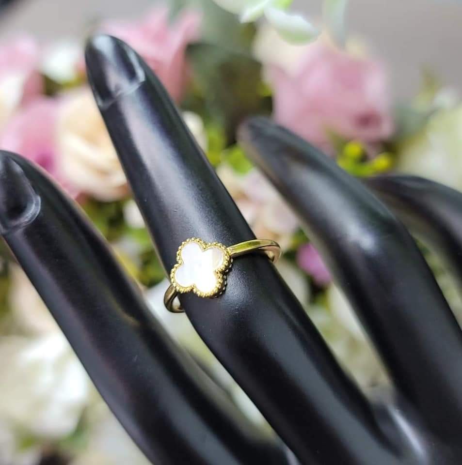 VCA Ring, Women's Fashion, Jewelry & Organizers, Rings on Carousell
