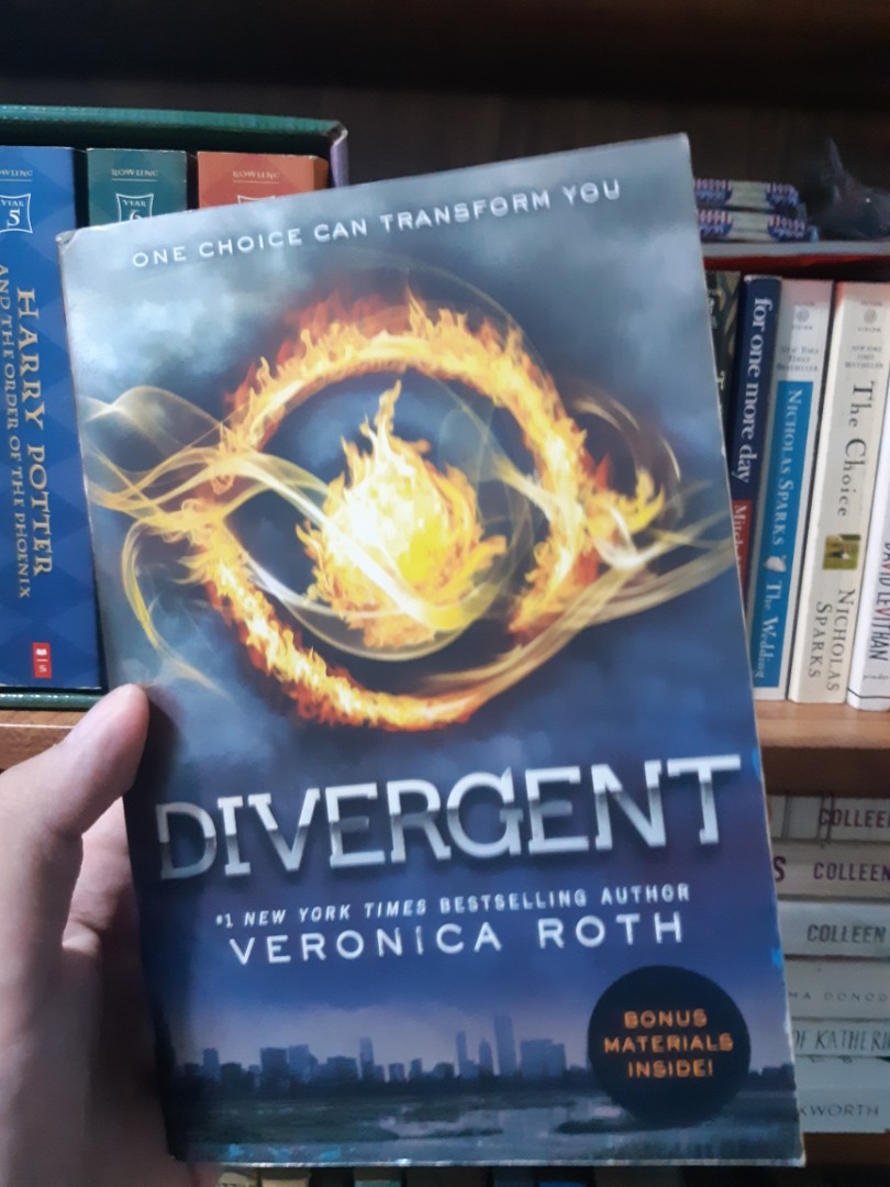 Divergent by Veronica Roth, Hobbies & Toys, Books & Magazines, Fiction ...